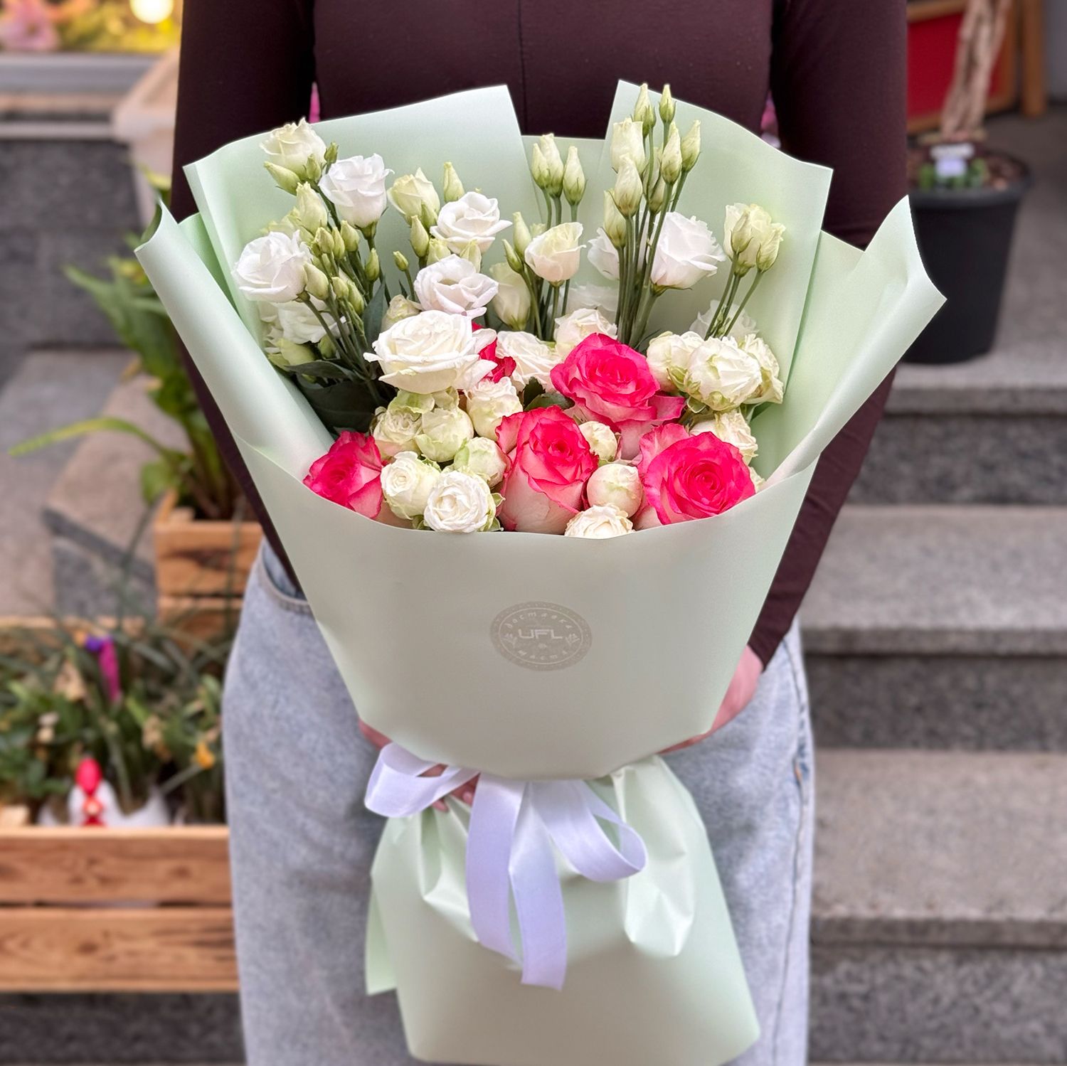 Купити Букет мікс світлий. Доставка в Вальдсассені 391 грн. Ціна 6270 грн