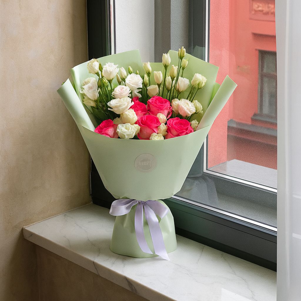 Купити Букет мікс світлий. Доставка в Вальдсассені 391 грн. Ціна 6270 грн